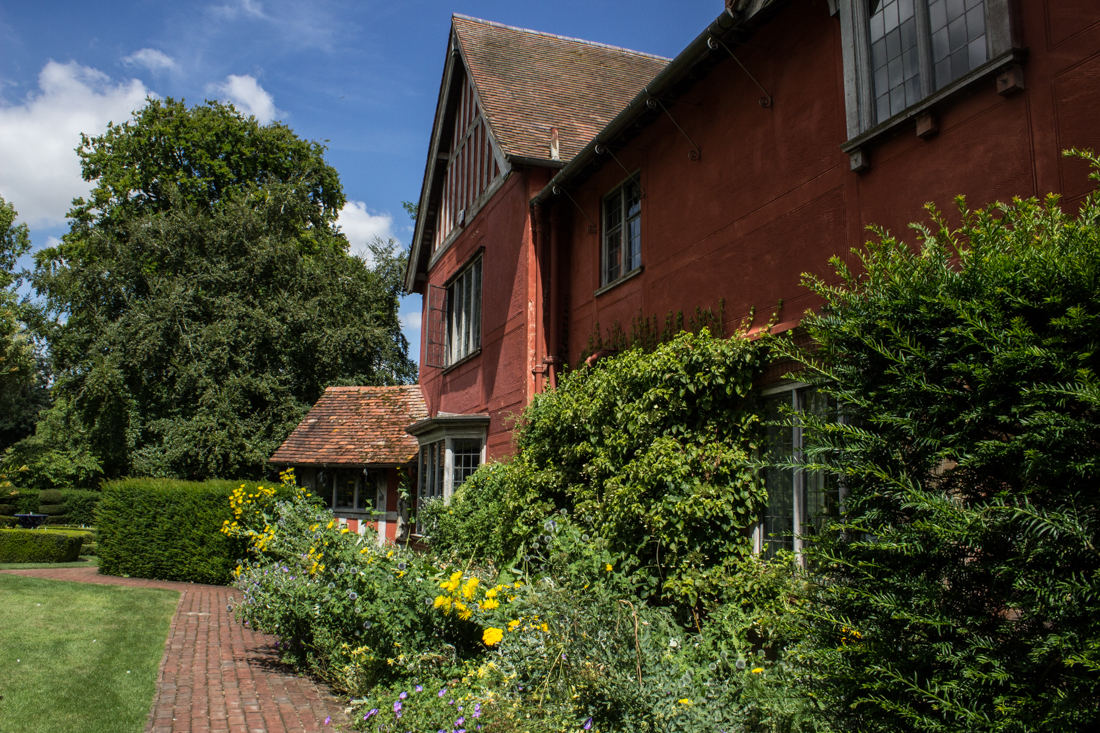 Wyken Hall Gardens - London Traveller