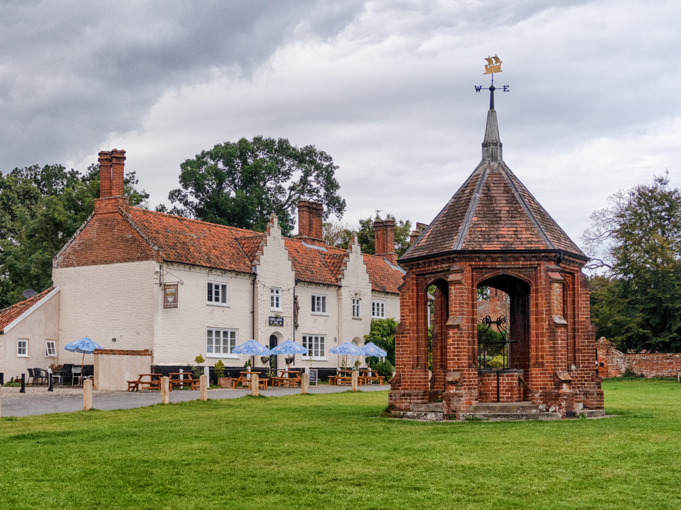 Baconsthorpe Castle and Heydon in Norfolk - London Traveller